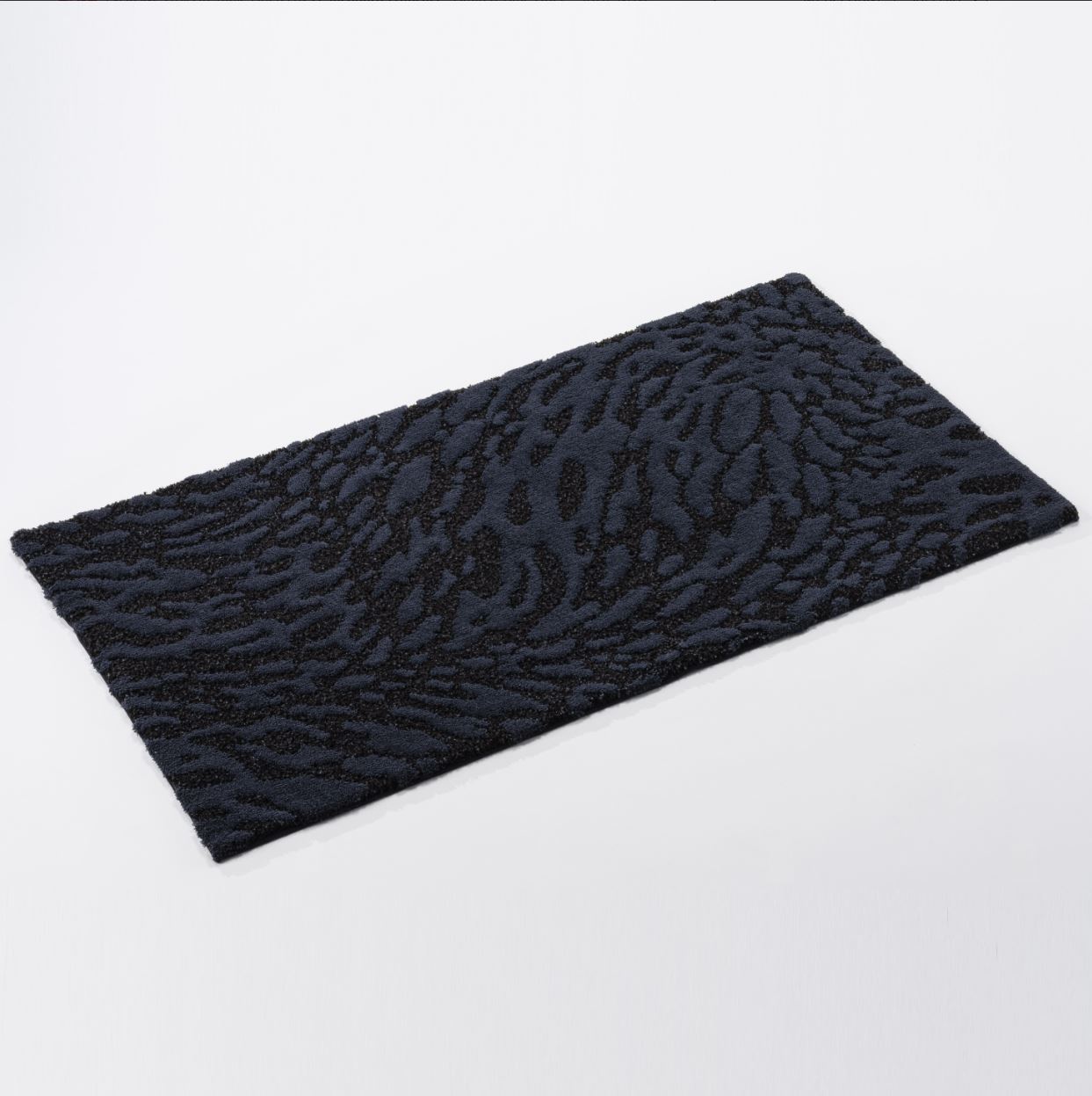 Flow Black Bath Rug - Sculpted Luxury in Black
