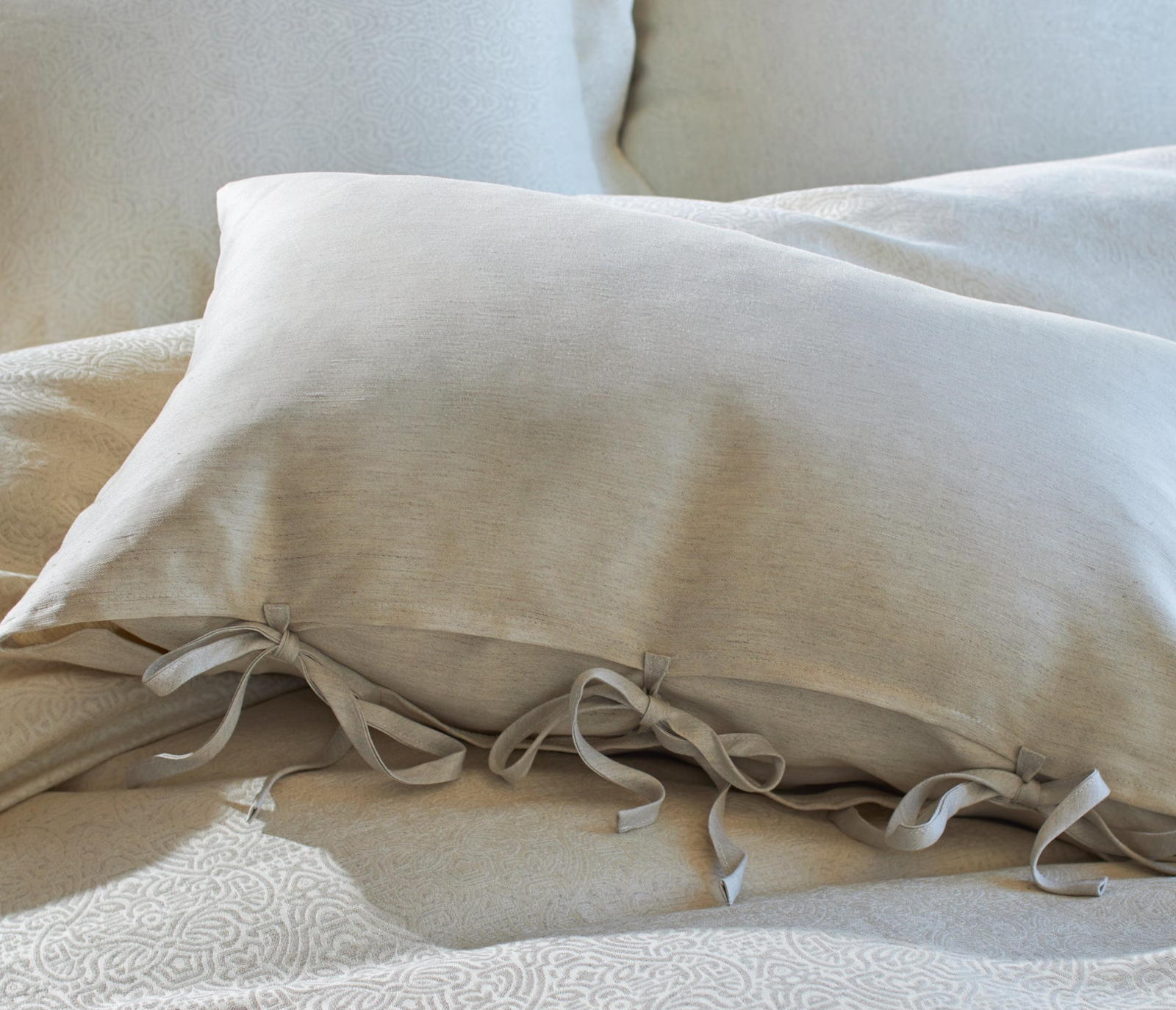 SDH Grande Linen Bed Skirts & Pillows - Undyed Luxury