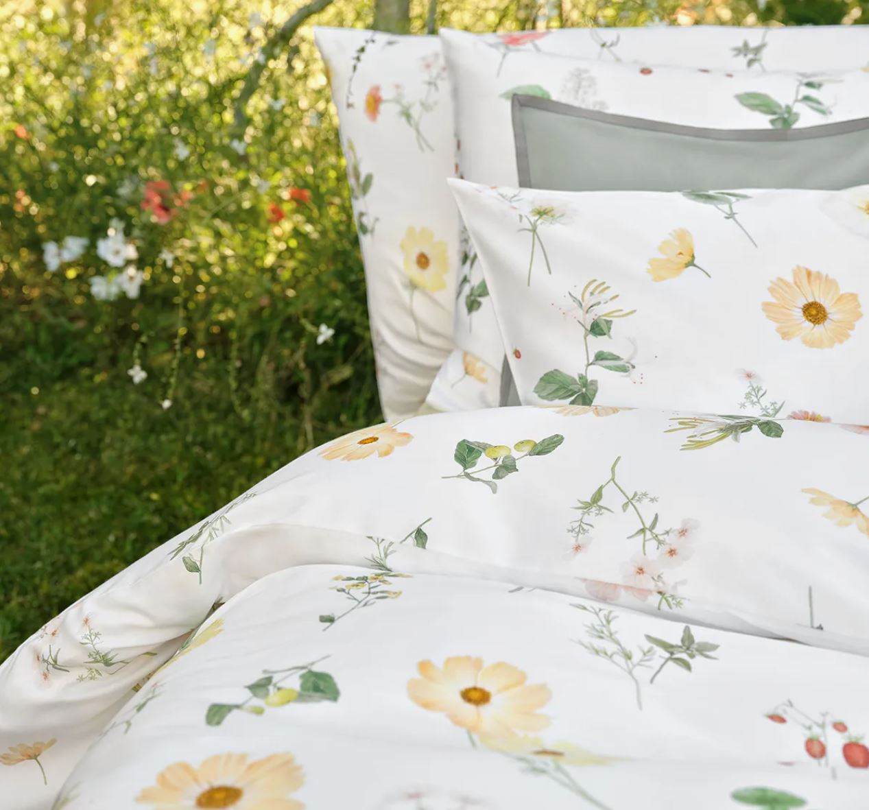 Schlossberg Zinnia Blanc Bedding | Summer Floral Elegance